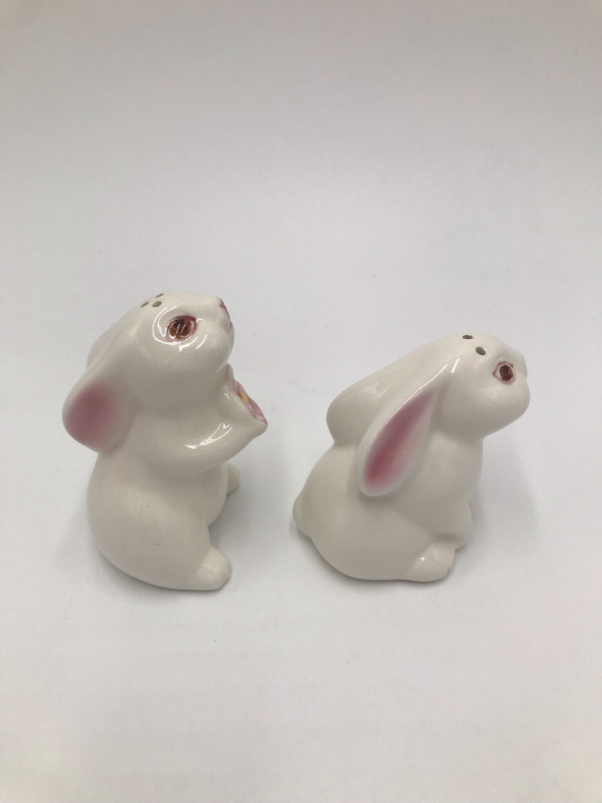 Vintage Avon Bunny Mates Salt Pepper Shakers Bunny Rabbit Figurine 1983 ...