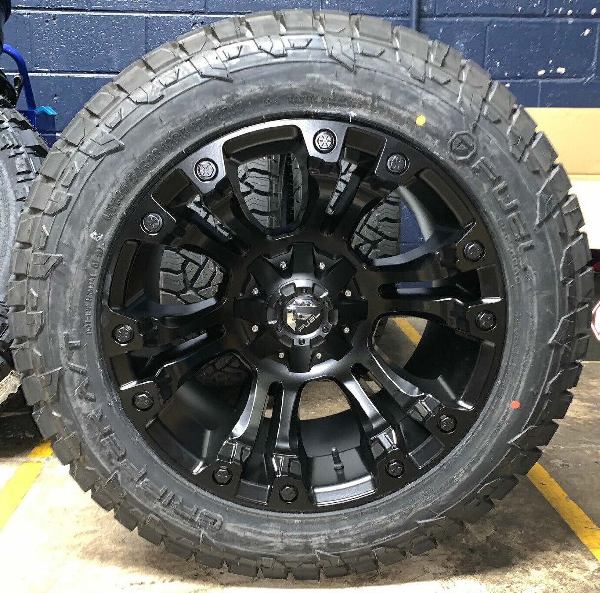 20x10 Fuel D560 Vapor Wheels 285/55R20 32" AT Tires 6x5.5 Toyota Tacoma ...