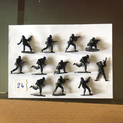 Airfix S.A.S. 1:32 British Special Air Service x 12 Plastic Unpainted ...