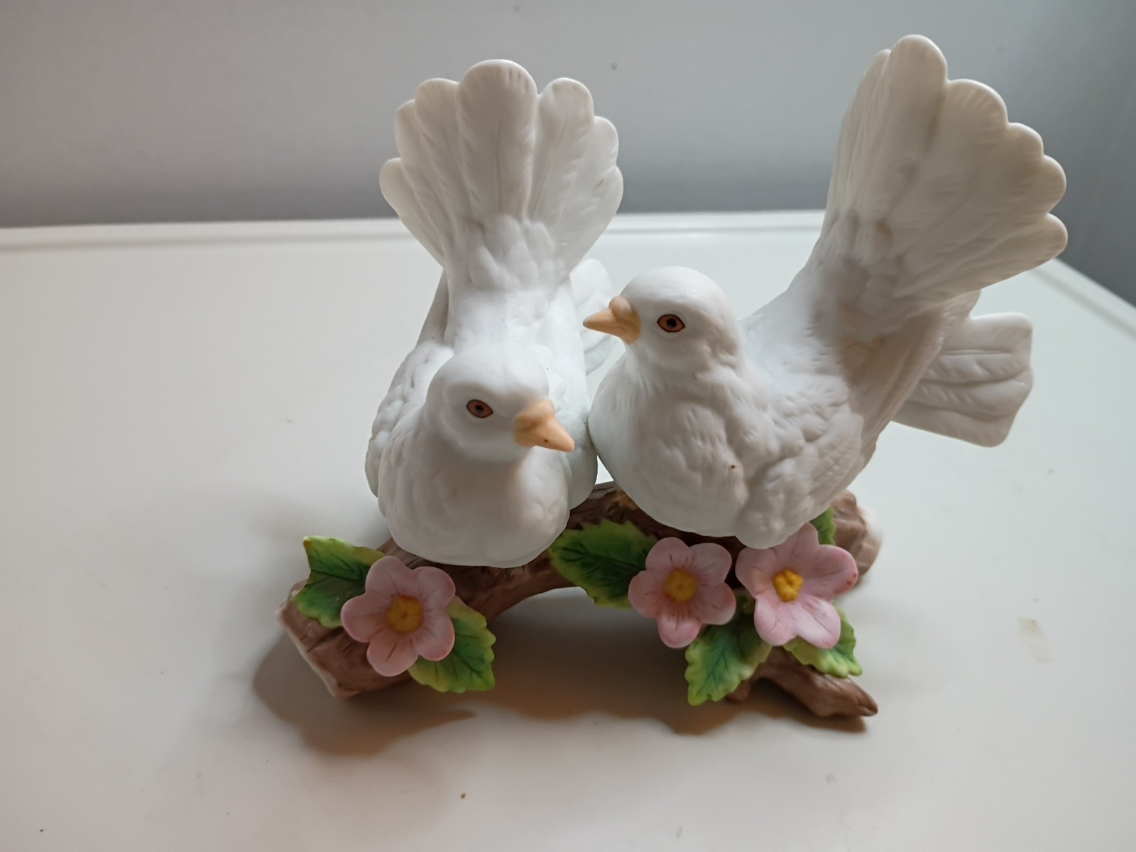 Homco COURTSHIP DOVES #1453 Porcelain White Birds Pink Flowers 4.75 ...