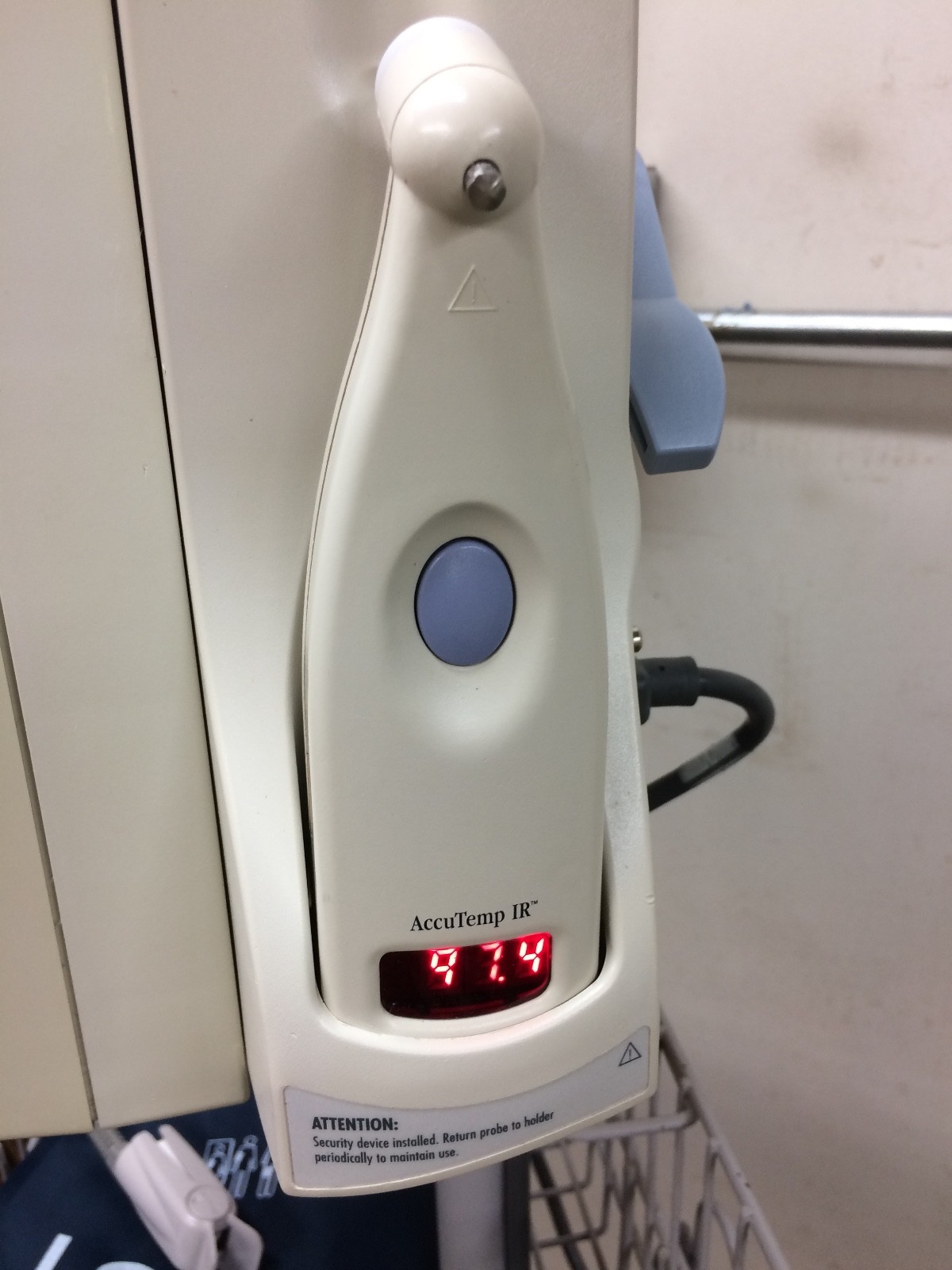 Datascope Accutor Plus patient monitor w/ nibp, spo2, infrared therm ...