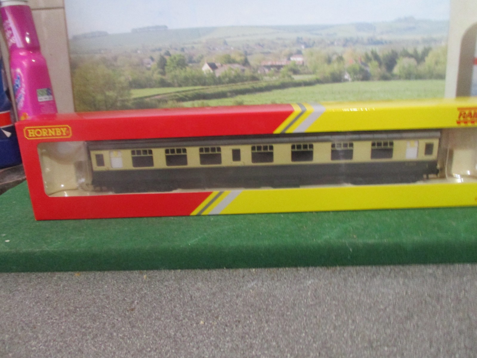 HORNBY00 MK1 COMPOSITE COACH BR CHOCOLATE & CREAM 'W15612' CAT NO.R4353 ...
