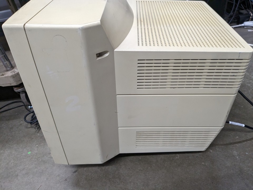 Mitsubishi Diamond Pro 87TXM 16" CRT Color Monitor 1997 VGA / BNC ...