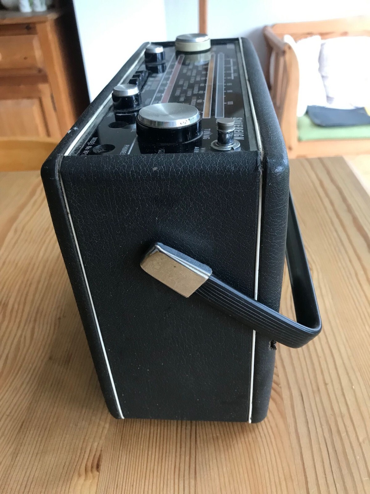 vintage Hacker Sovereign transistor radio, partially working - see ...