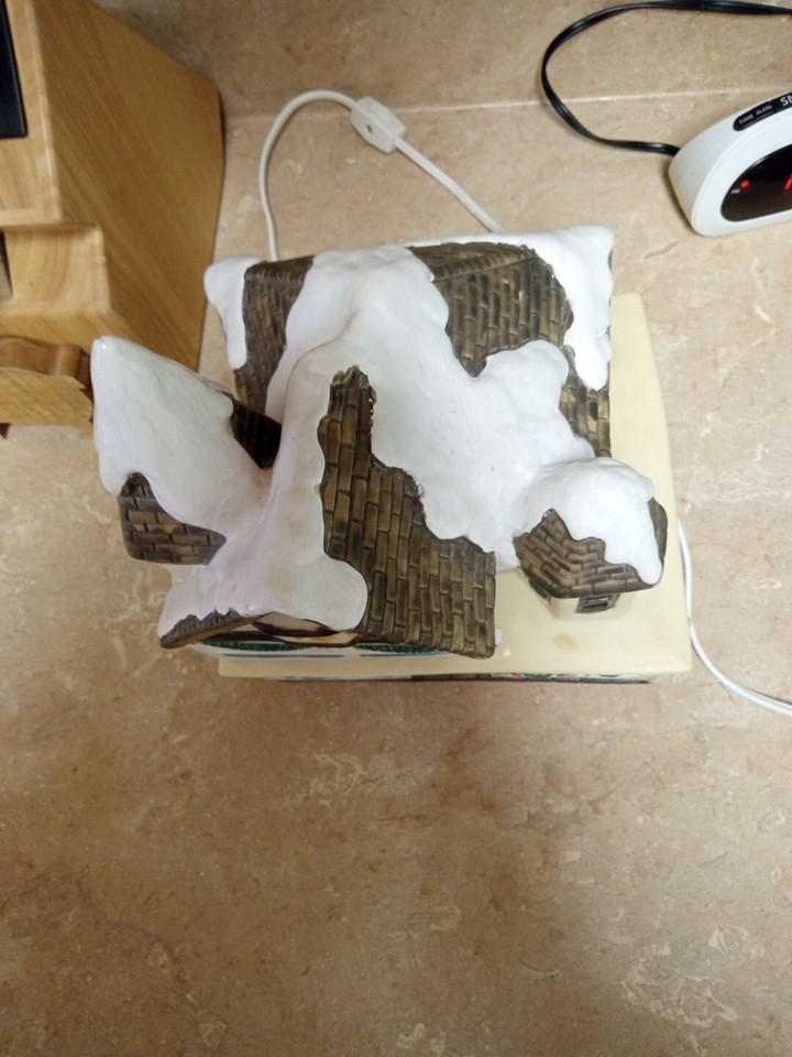 Vintage 1988 Lighted Vinyl Snow Covered Christmas Holiday Bow Trimmed ...