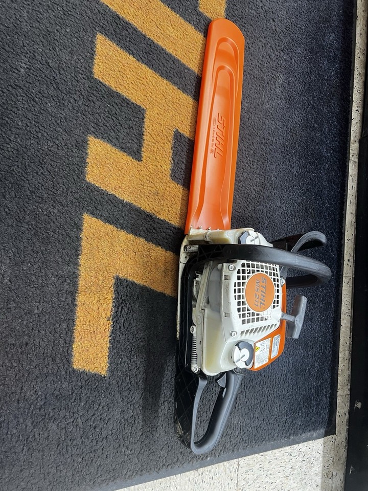 STIHL MS211 Gas-Powered 18'' Chainsaw / Great Condition! Ready to work ...