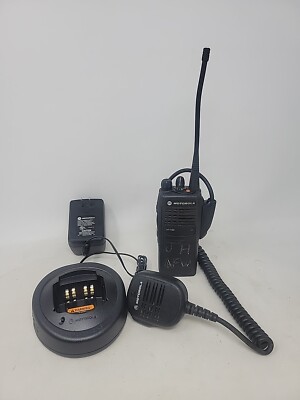 Motorola HT750 Two-Way Radio 16 Channel w/ Shoulder Mic & Charger ...