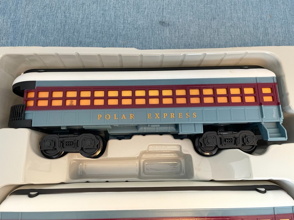 The Polar Express Movie Battery Operated Model Train Set by Lionel 7 ...