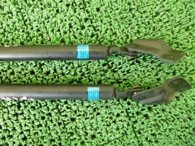 MITSUBISHI Town Box Wide 1999 Tail Gate Damper MR970352 [Used ...