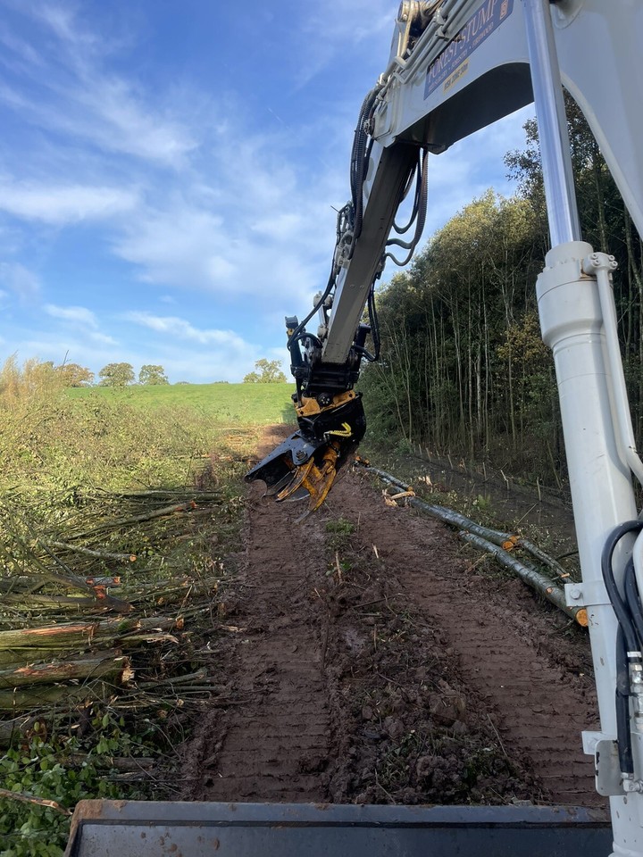 digger tree shear/grab HIRE tree Surgery Forestry full Rotation TMK 300 ...