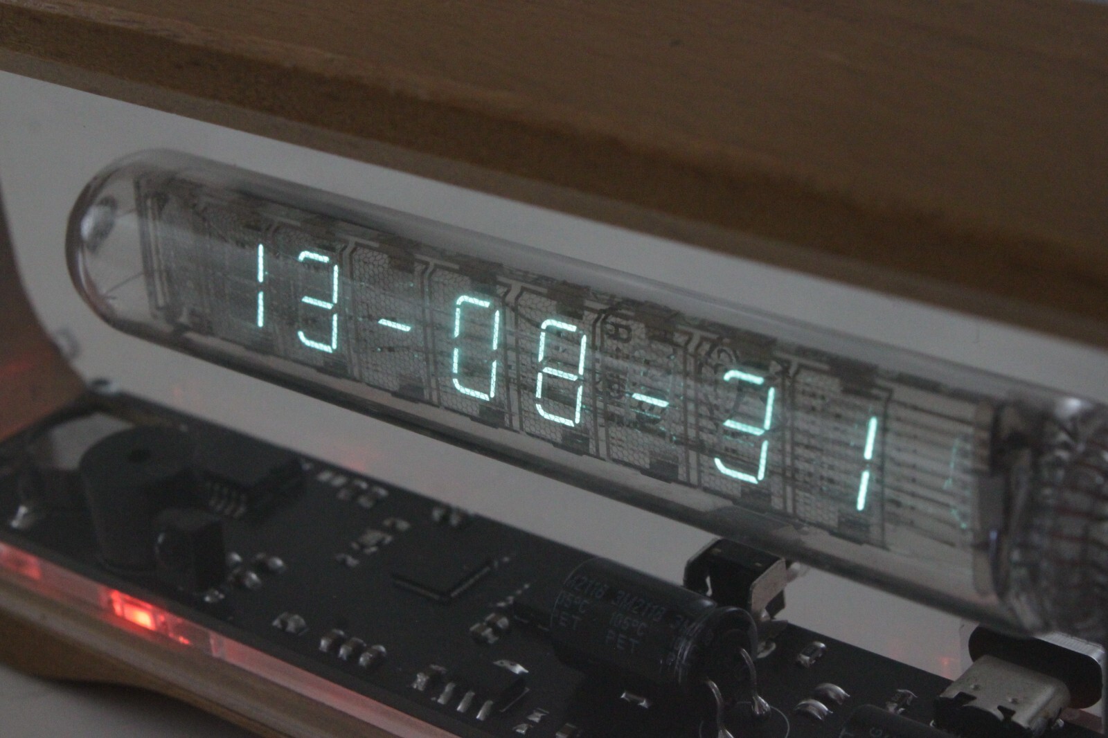 IV-18 VFD retro style desk clock neon watch with remote control USB C ...