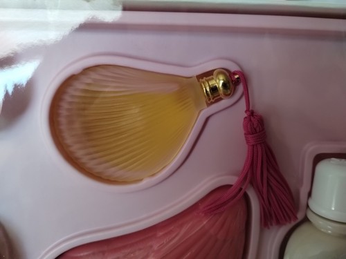 Vtg Privilege 4 Piece Gift Set Shower Bath Gelee Body Lotion Soap ...