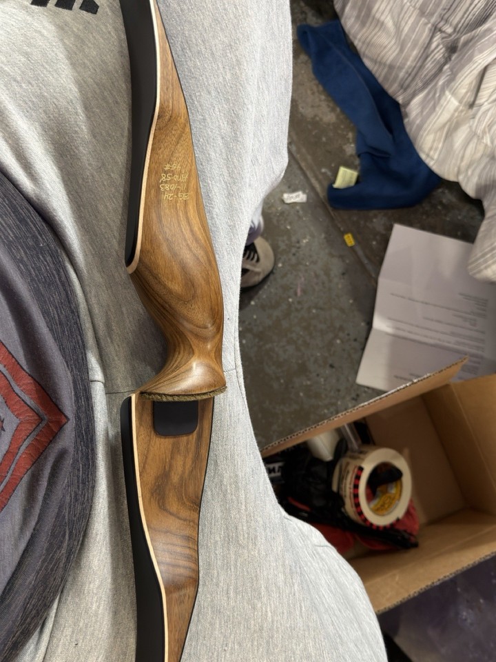 Never Used, TRADITIONAL GRIZZLY RECURVE BOW. RIGHT HAND, AMO 58, 45 ...
