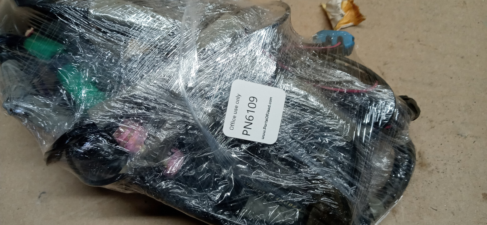 02-06 Cadillac Escalade ESV SUV 3rd Third Brake Light 15044516 GENUINE ...