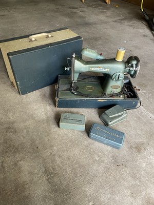 Vintage UNIVERSAL Sewing Machine | eBay