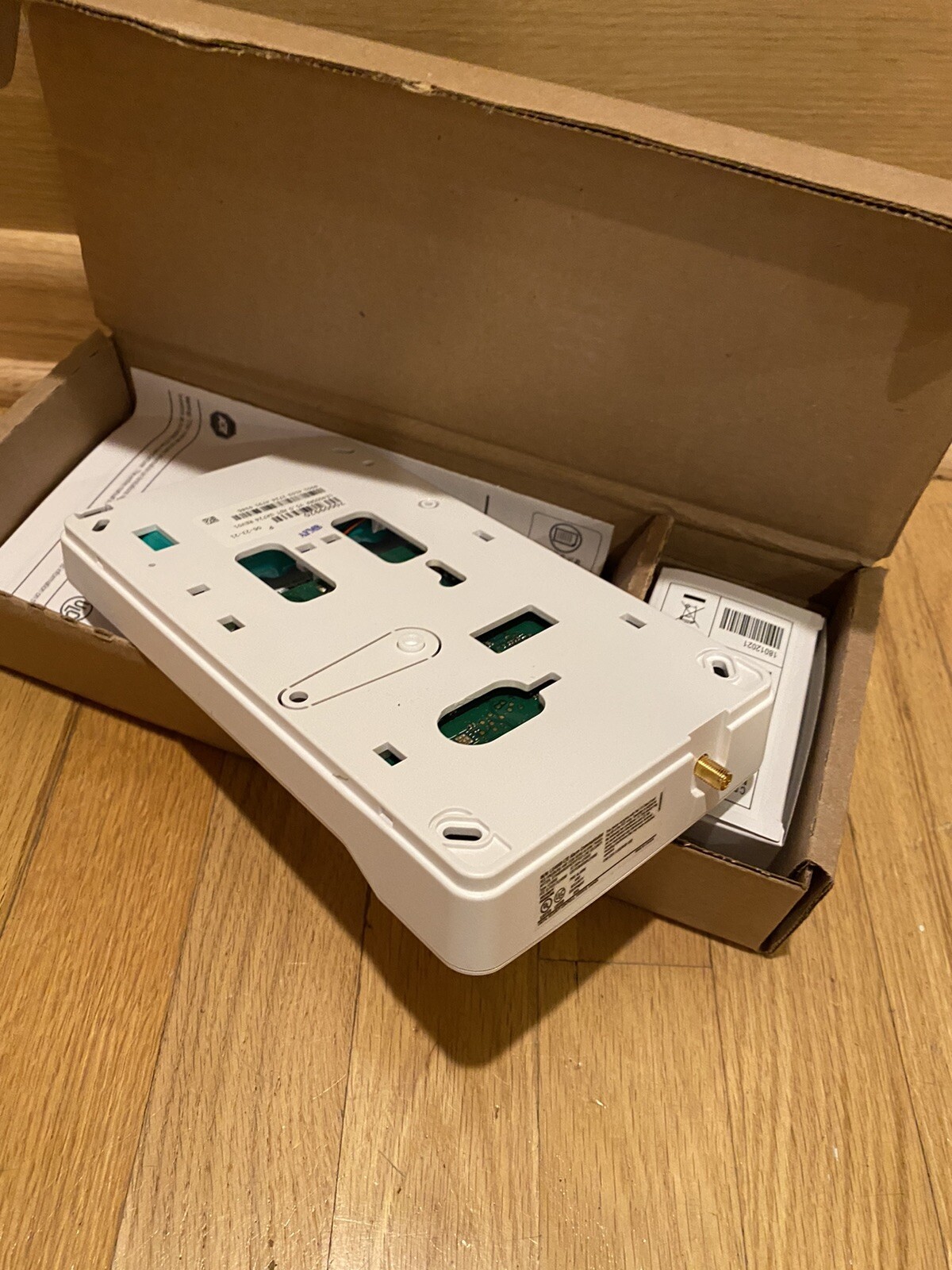 DSC LE4000 LTE Universal Wireless Alarm Communicator (LE4000RF-ADTAT ...