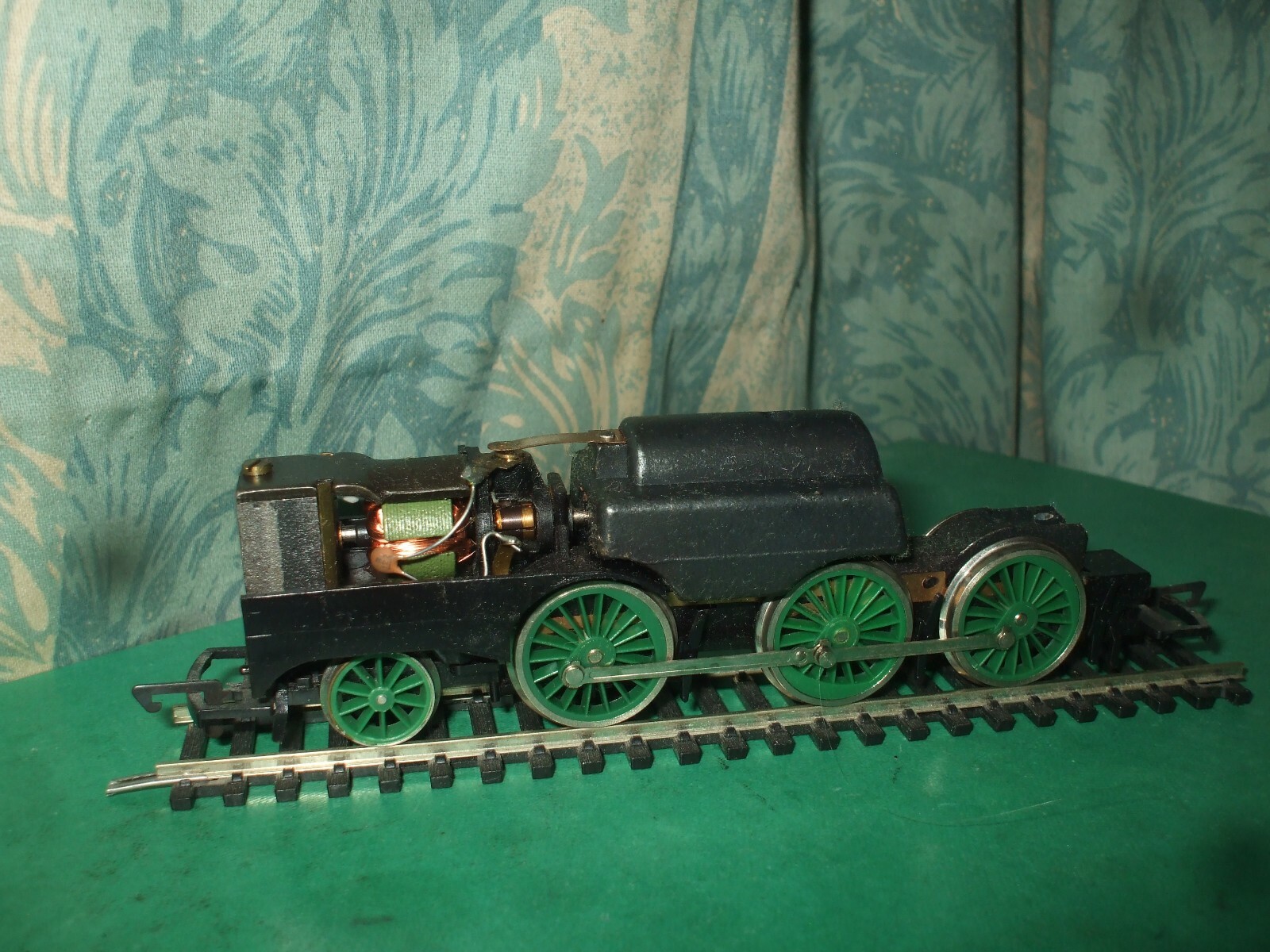 MAINLINE LNER N2 CLASS TANK GREEN LOCO CHASSIS ONLY - No.1 | eBay UK