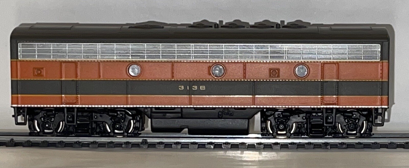 HO Scale BACHMANN PLUS EMD F7B Locomotive GREAT NORTHERN #313B POWERED ...