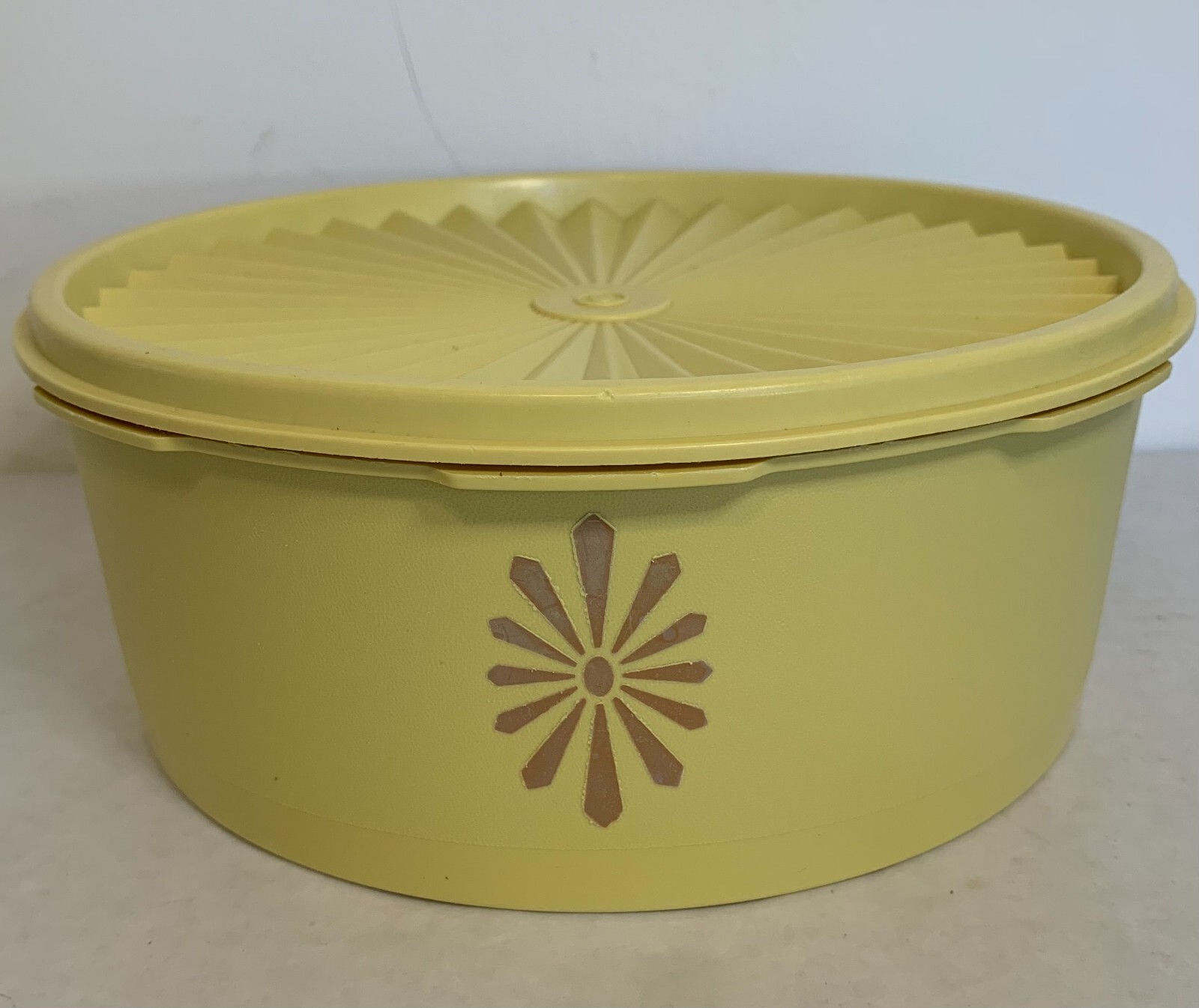 Vintage 1204-8 Servalier Tupperware Canister Sunburst harvest gold w ...