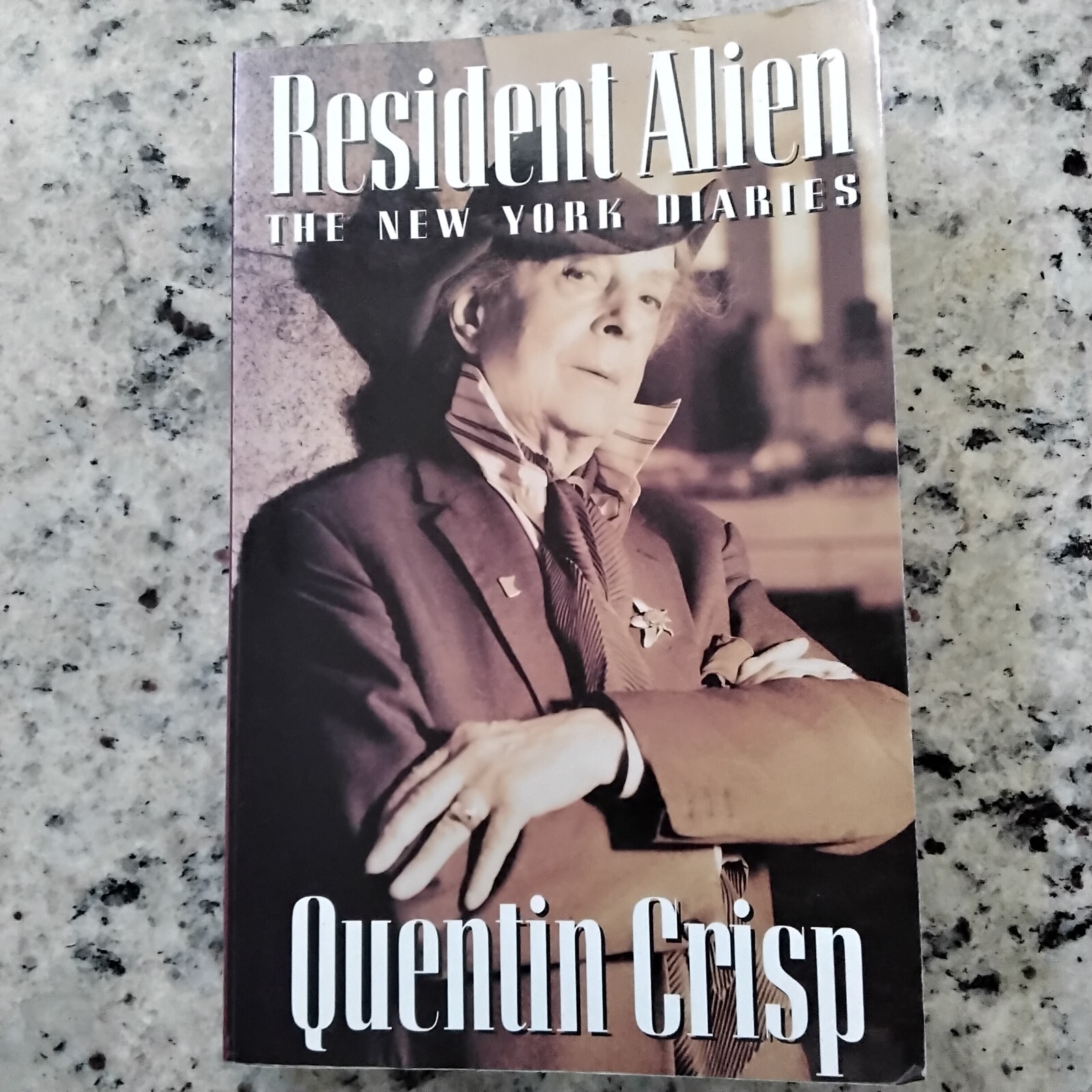 Quentin Crisp SIGNED 1996 Book Resident Alien New York Diaries Wit ...