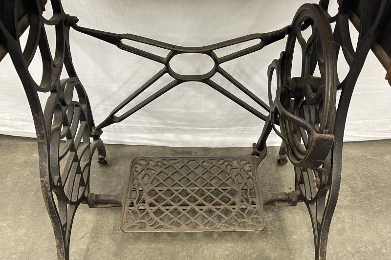 Antique Minnesota Model C Treadle Sewing Machine 4 Drawer Cabinet Needs ...