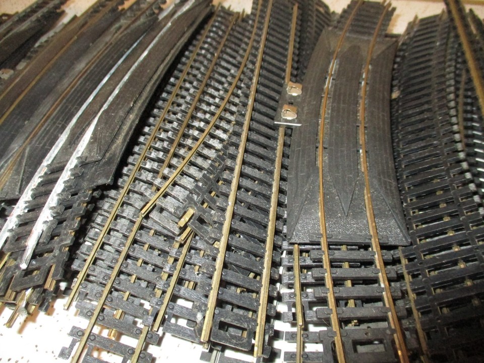 HO Scale Model Train Track - Lot of 9 rerailer 22 straight 22 curve | eBay