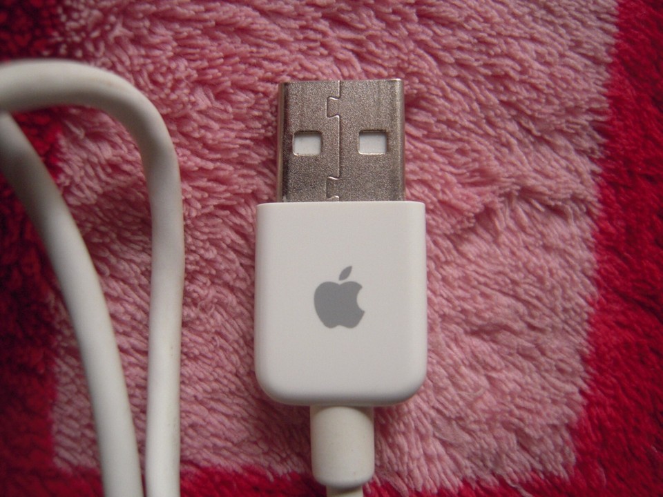 VINTAGE 2004 OEM APPLE WHITE IPOD DOCK CONNECTOR USB 2.0 W 38" CORD ...