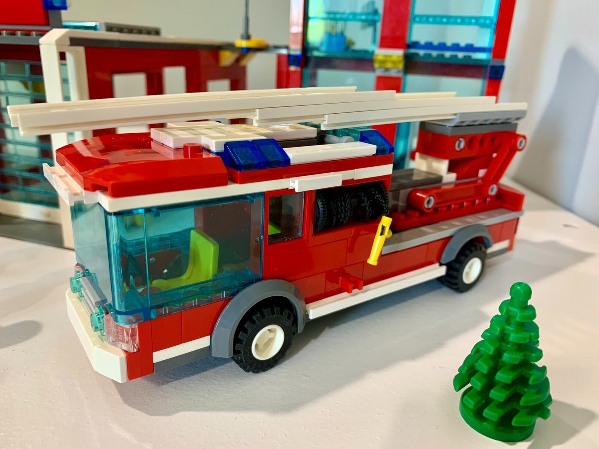 Lego 7208 Fire Truck Ladder Truck LEGO City Fire Station With Fire