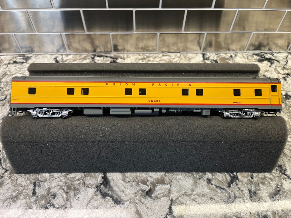Custom UP Union Pacific Omaha Walthers Heritage HO Sleeper 4014 ...