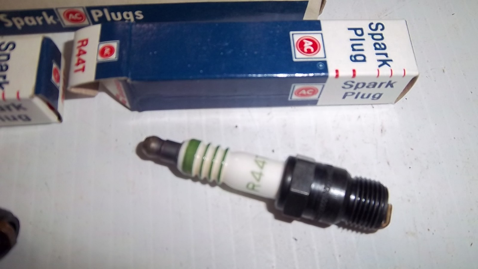 NOS Vintage AC R44T Spark Plug set GM#5613956 4 green stripes GM appl ...