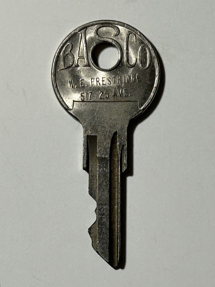 Key Briggs & Stratton Corp Key ~ Basco Milwaukee Wis. (Name on back ...