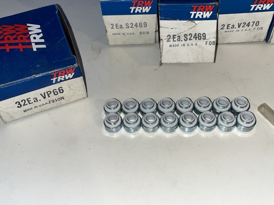 16-NOS Chevy Small Block SBC TRW Stainless Steel Valves 283 302 327 350 ...