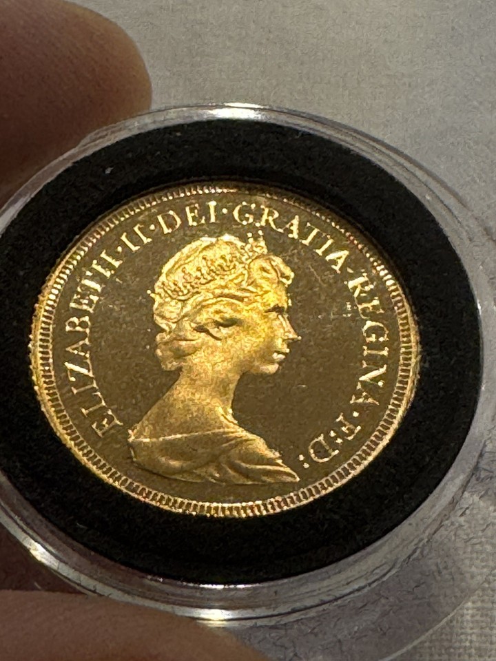 Queen Elizabeth II - Boxed Full 22ct Proof Sovereign | eBay UK