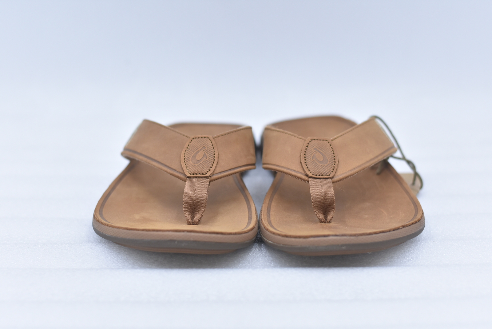 Men's Olukai Tuahine Flip Flop Style Leather Sandals Toffee Brown Size ...