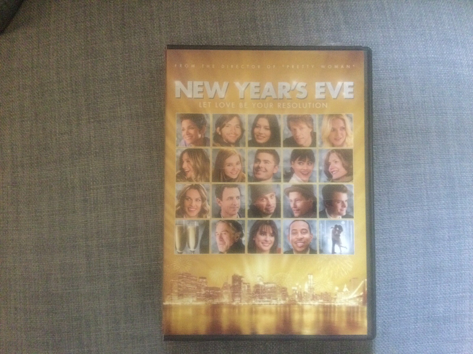 DVD New Year’s Eve Bin Jovi Halle Berry De Niro Zac Enron Ashton ...