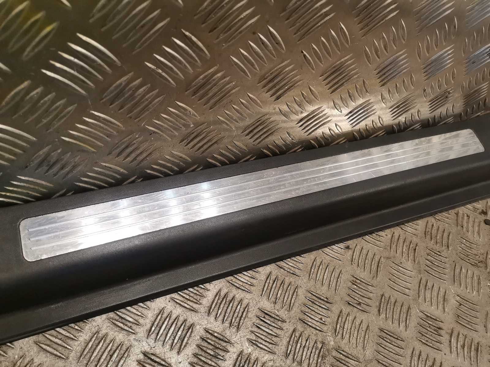 MERCEDES-BENZ W251 R 320 CDI Rear Left Door Sill Chrome Trim 2516800335 ...