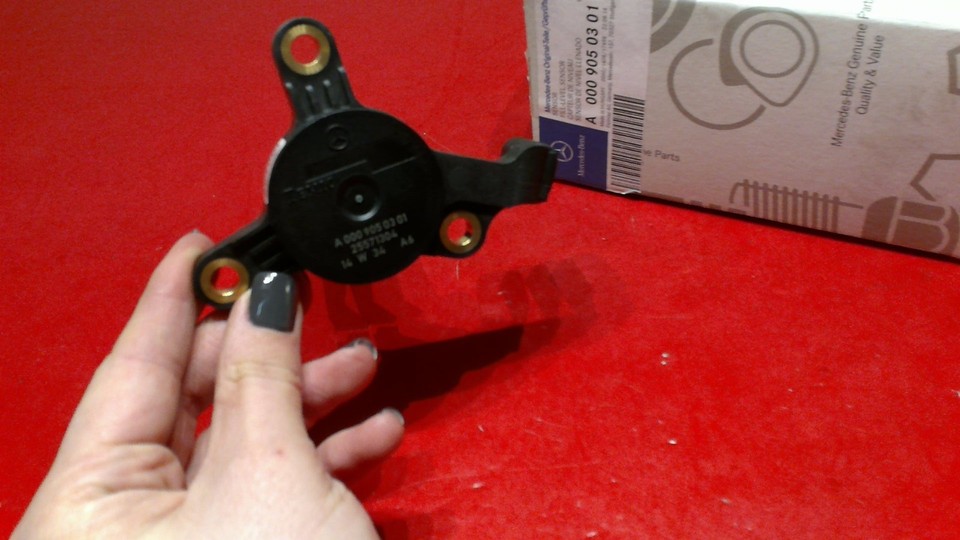 Mercedes W203 W271 Dodge Freightliner Sprinter Engine Oil Level Sensor ...