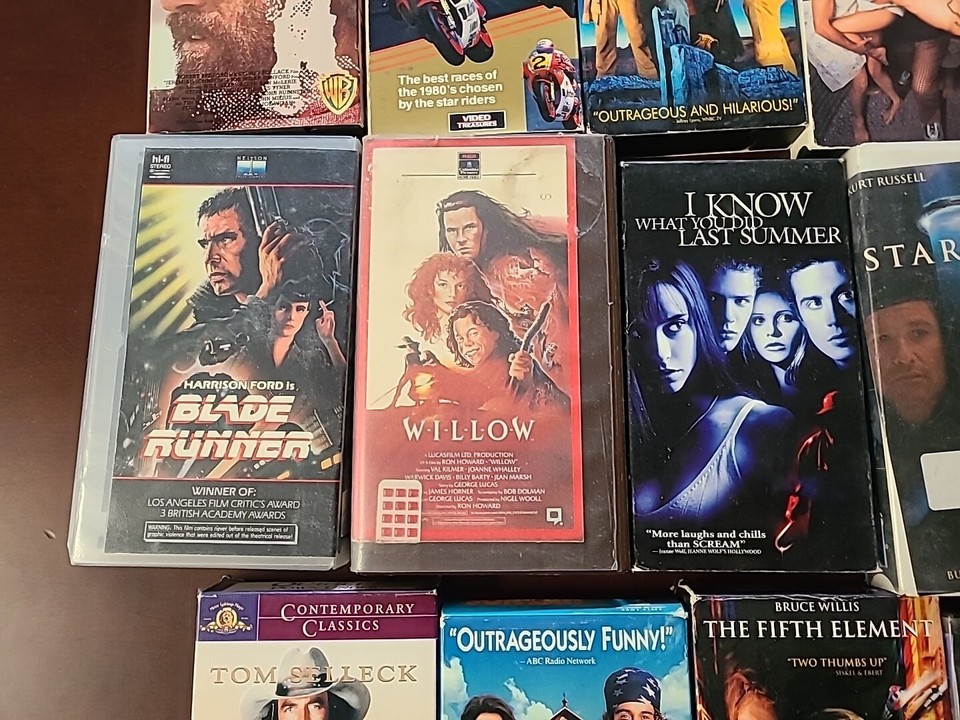 VHS Lot 20 Tapes Blade Runner, Tomb Raider, Willow, Roxanne, Happy ...