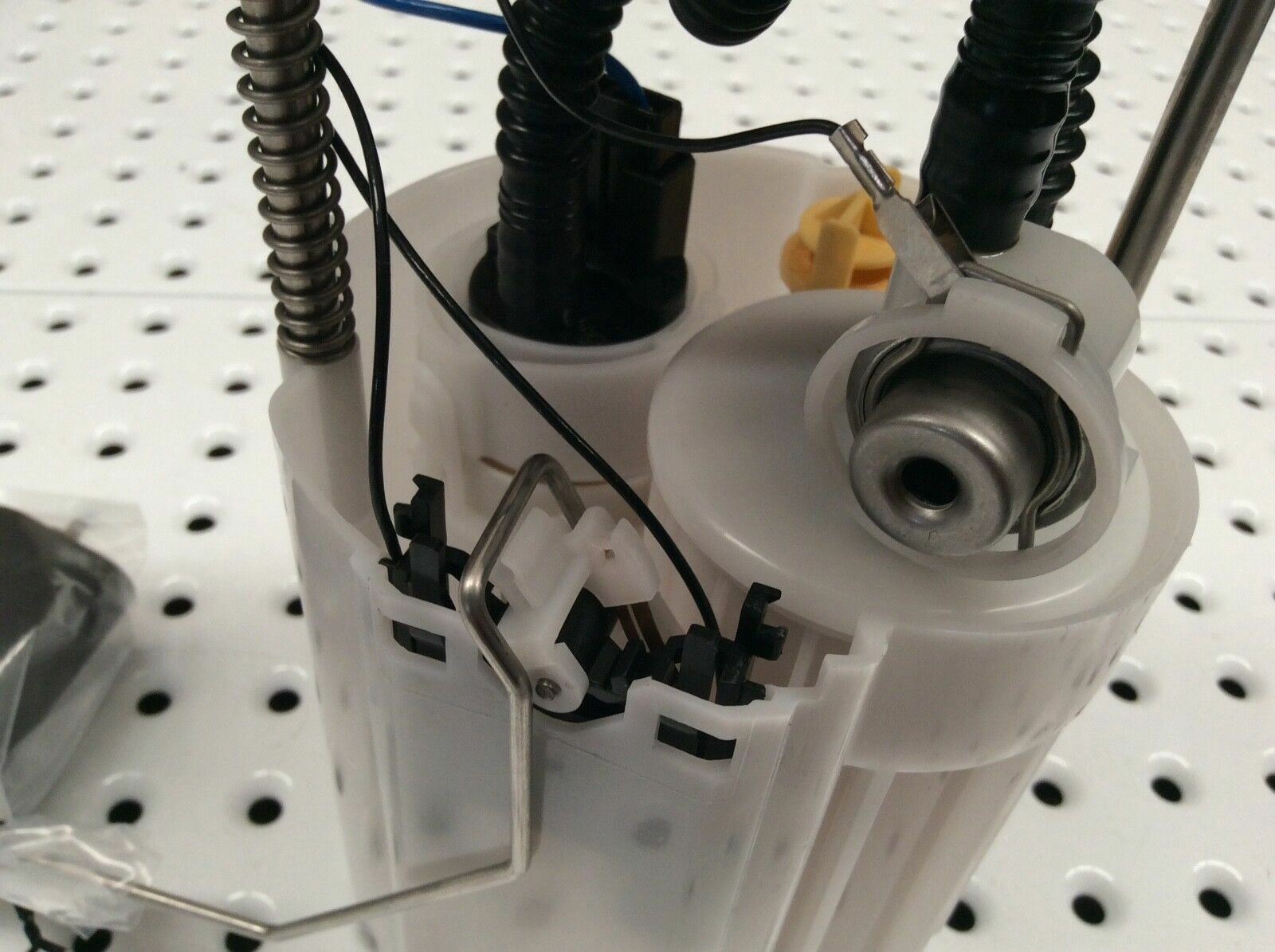 GENUINE QUALITY FUEL PUMP ASSEMBLY SUITS NISSAN PULSAR N16 ST 2001-2006 ...