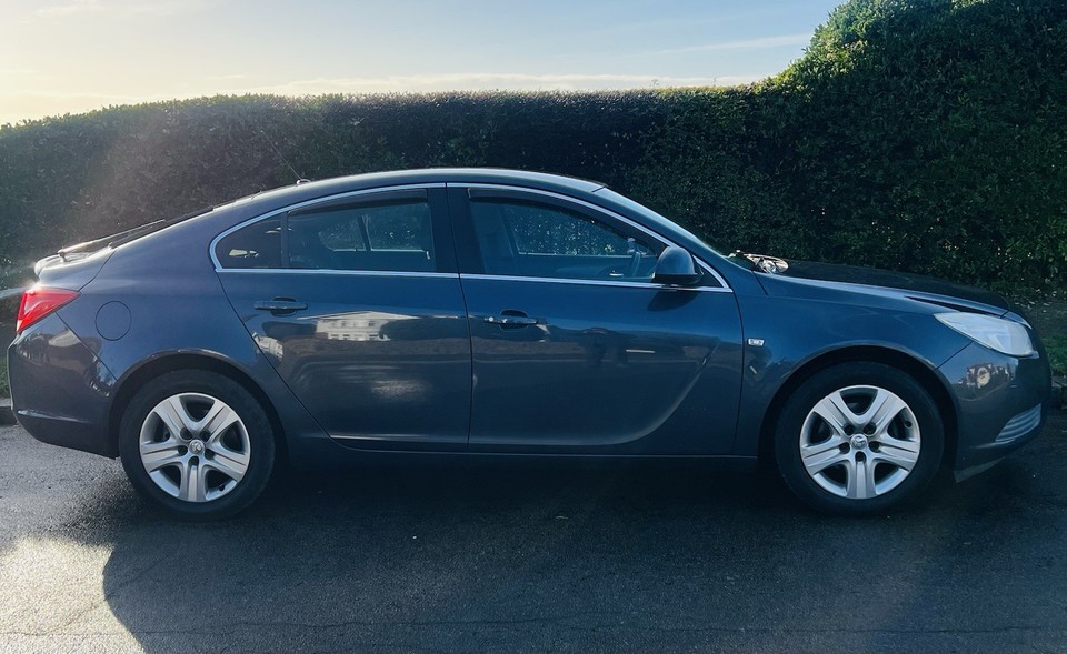 Vauxhall Insignia 2011 1.8 Petrol 6 Speed Manual CAT N Runs & Drives ...