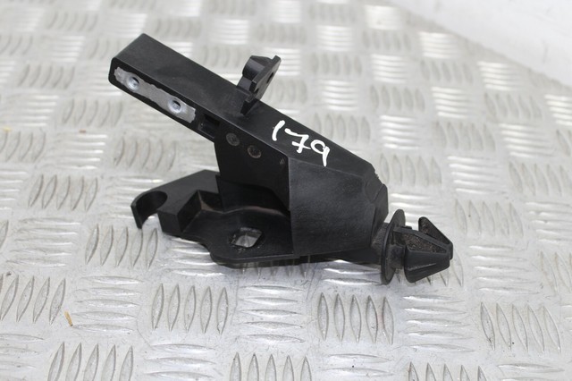 Mercedes-Benz C-class W205 Front Right Axis Bracket A2056203501 Genuine ...