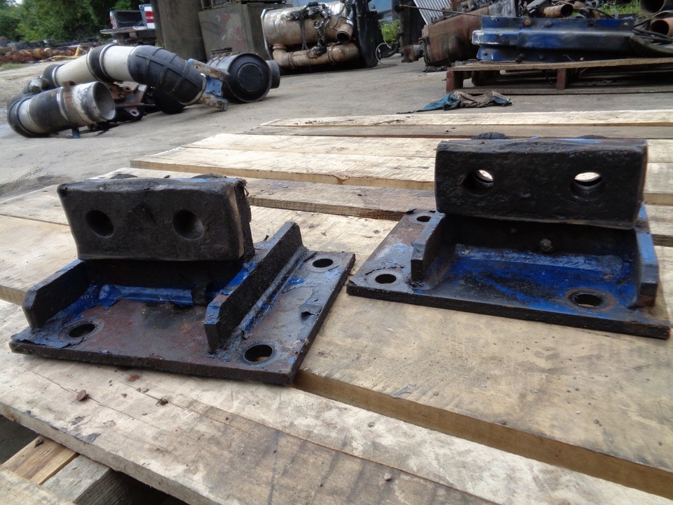 1990 KENWORTH K100 ENGINE MOUNT PART MIST | eBay