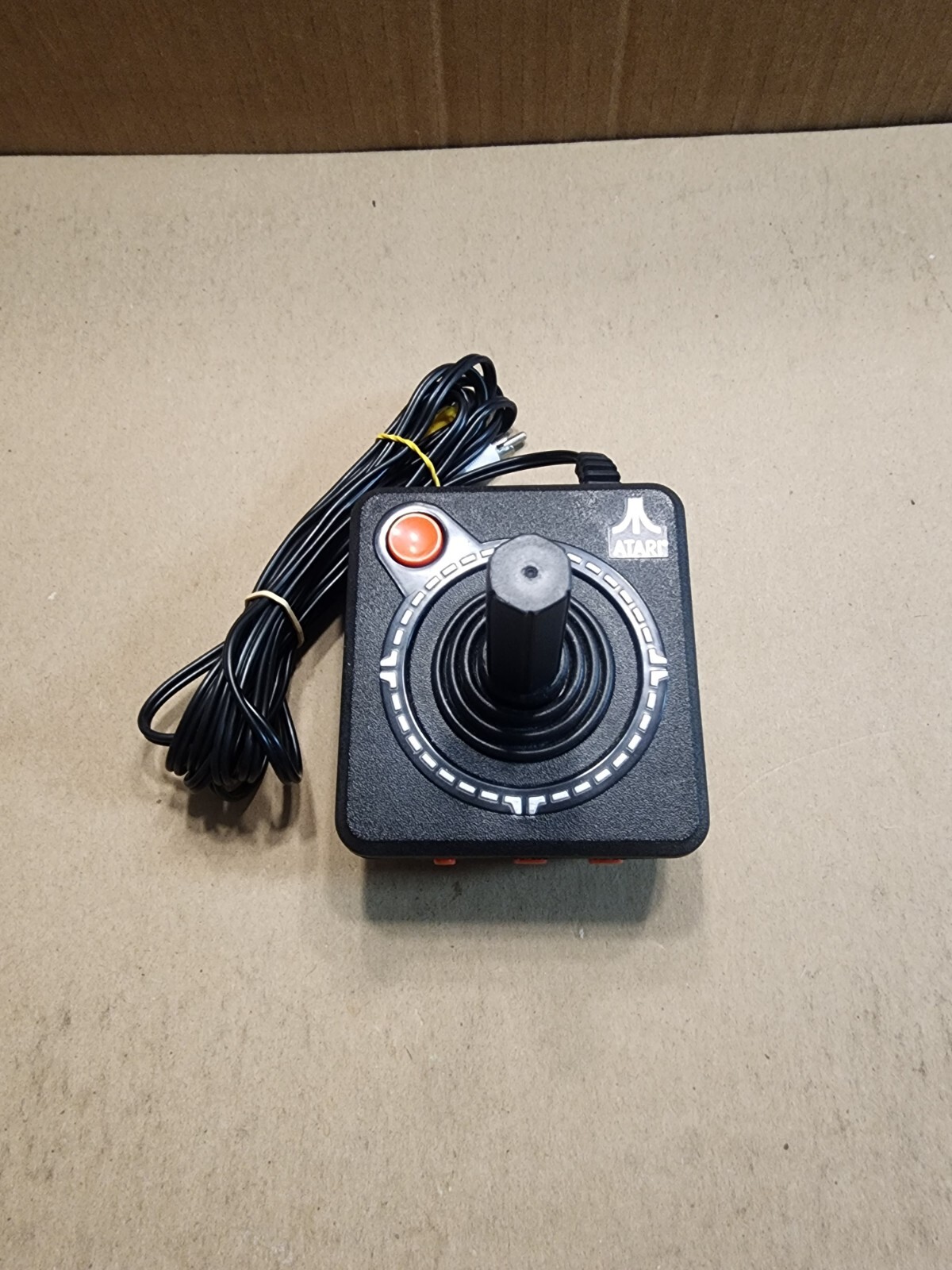 Atari Joystick Plug and Play 10-in-1 TV Joystick Game 2002 Jakks ...