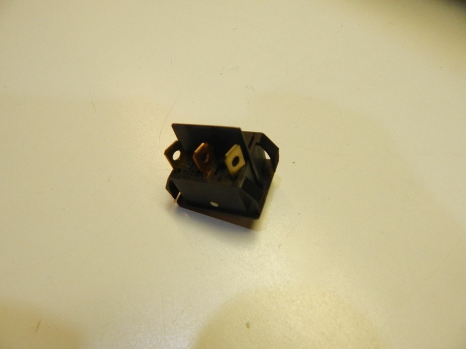 OSLO CRTP6A7M9 CRTP6A MOMENTARY ROCKER SWITCH 128VAC 20AMP | eBay