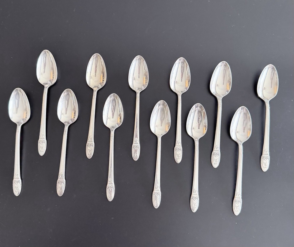 1847 Rogers Bros “First Love” Silverplate Flatware Set 60 pcs w/Chest ...