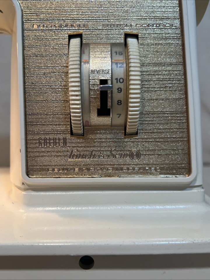 Singer Golden Touch & Sew Deluxe Zig-Zag Model 750 Sewing Machine ...