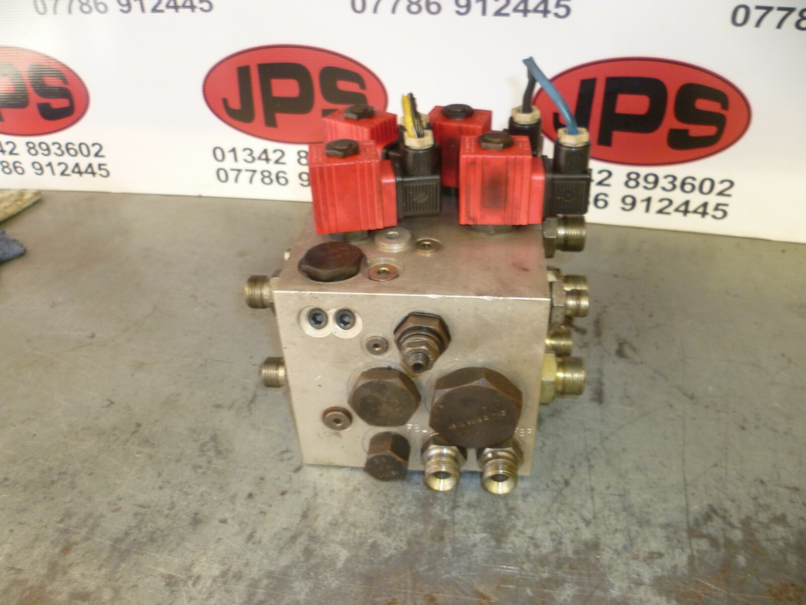 Hydraulic distribution block X Hayter Beaver T24. Sterling 8F 4065...£ ...