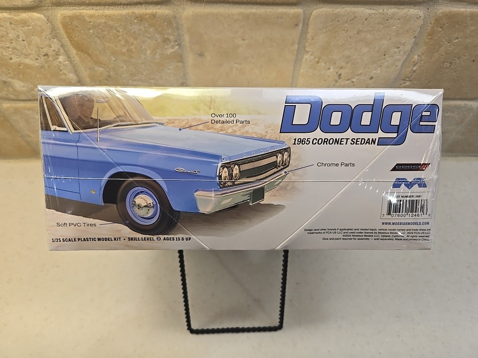Moebius, 1965 Dodge Coronet Sedan, 1:25 Scale, Kit #2461 !!Factory ...