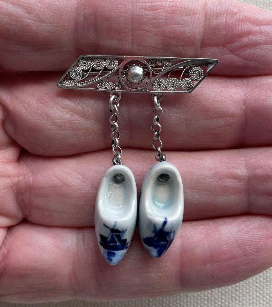 Vintage Dutch Holland Pin Tourist Shoe Clog Dangle Windmill Souvenir 1. ...