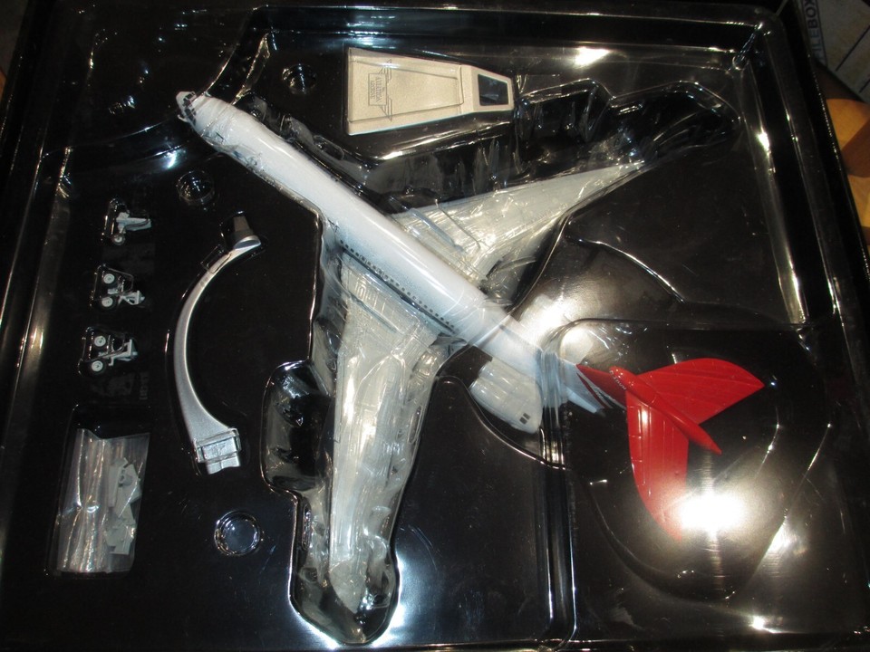 CORG 1:144 VICKERS VC-10 G-ARVM BRIISH AIRWAYS LONDON HEATHROW 1977 ...